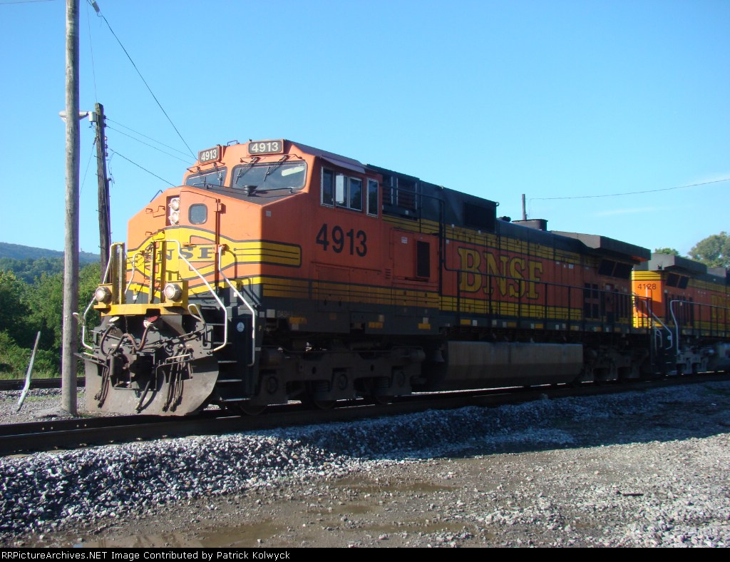 BNSF 4913